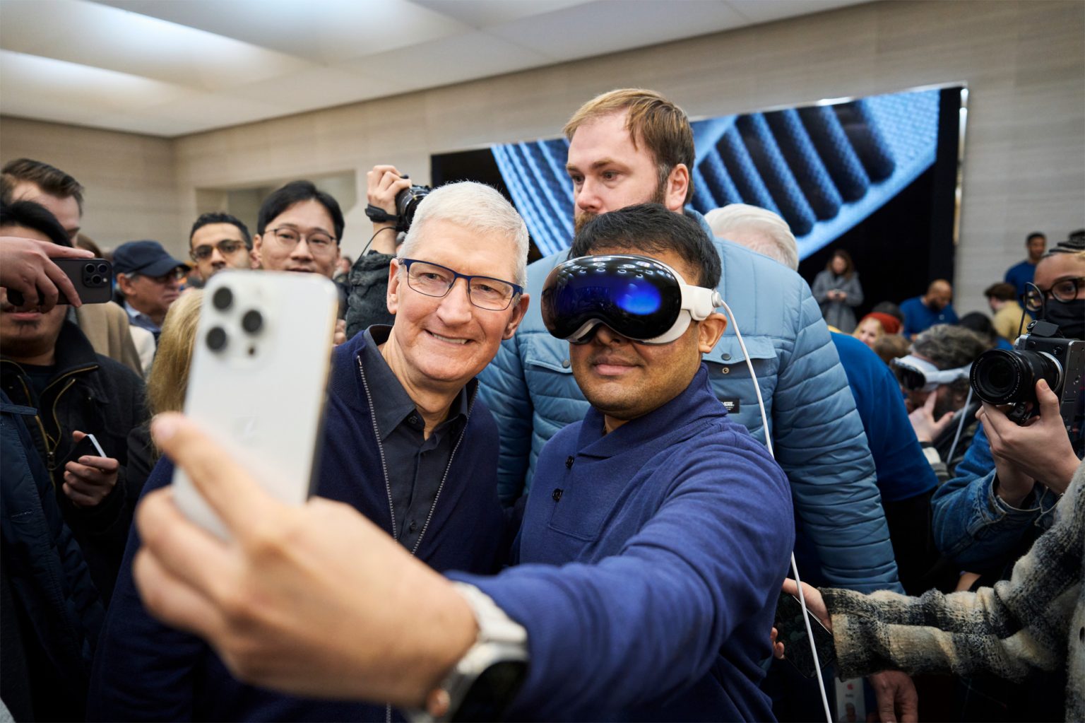 Tim Cook nutzt Apple Vision Pro „jeden Tag“ – iTopnews.de